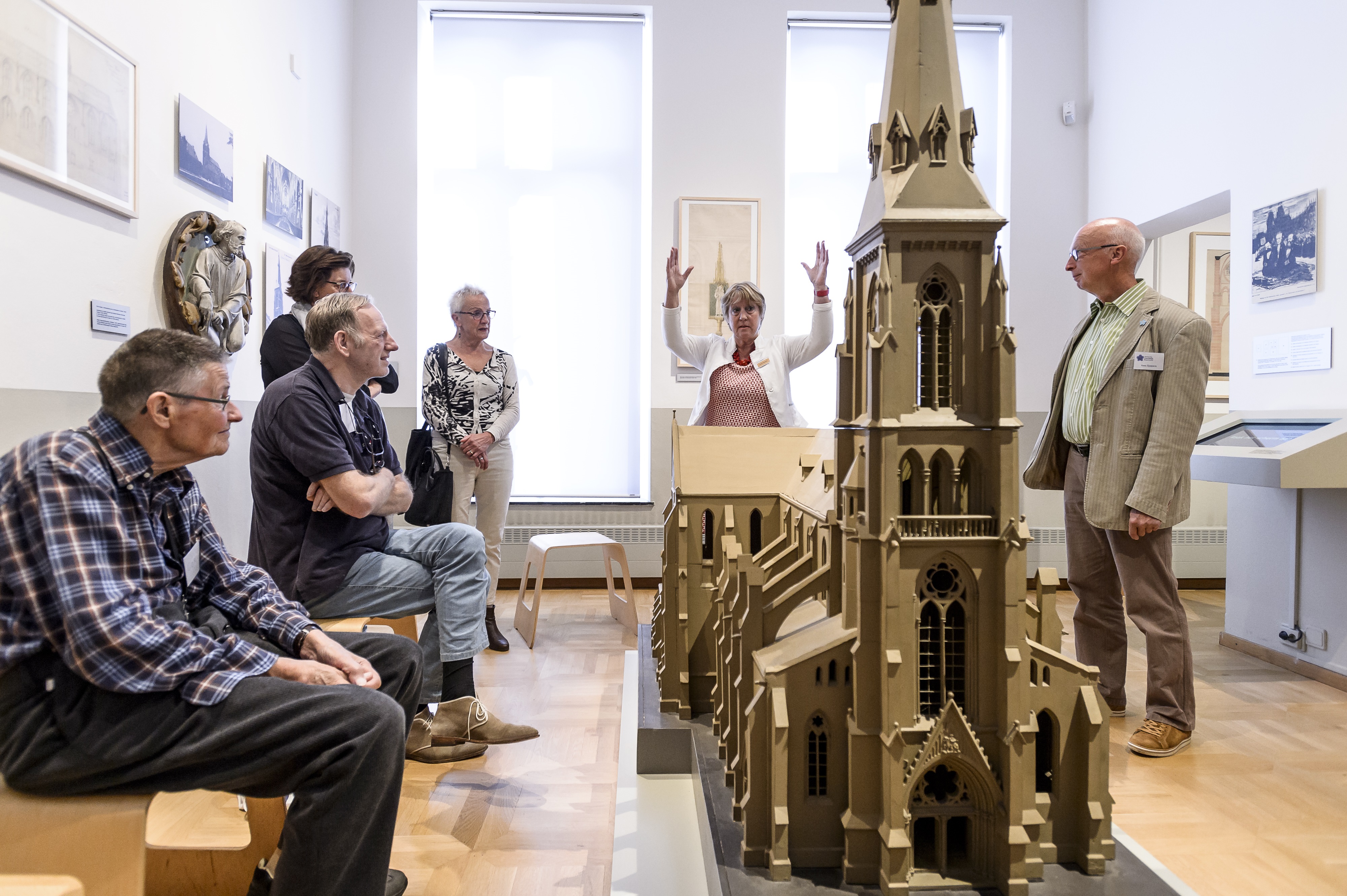 Speciale museumrondleidingen voor mensen met dementie | HALLO Online